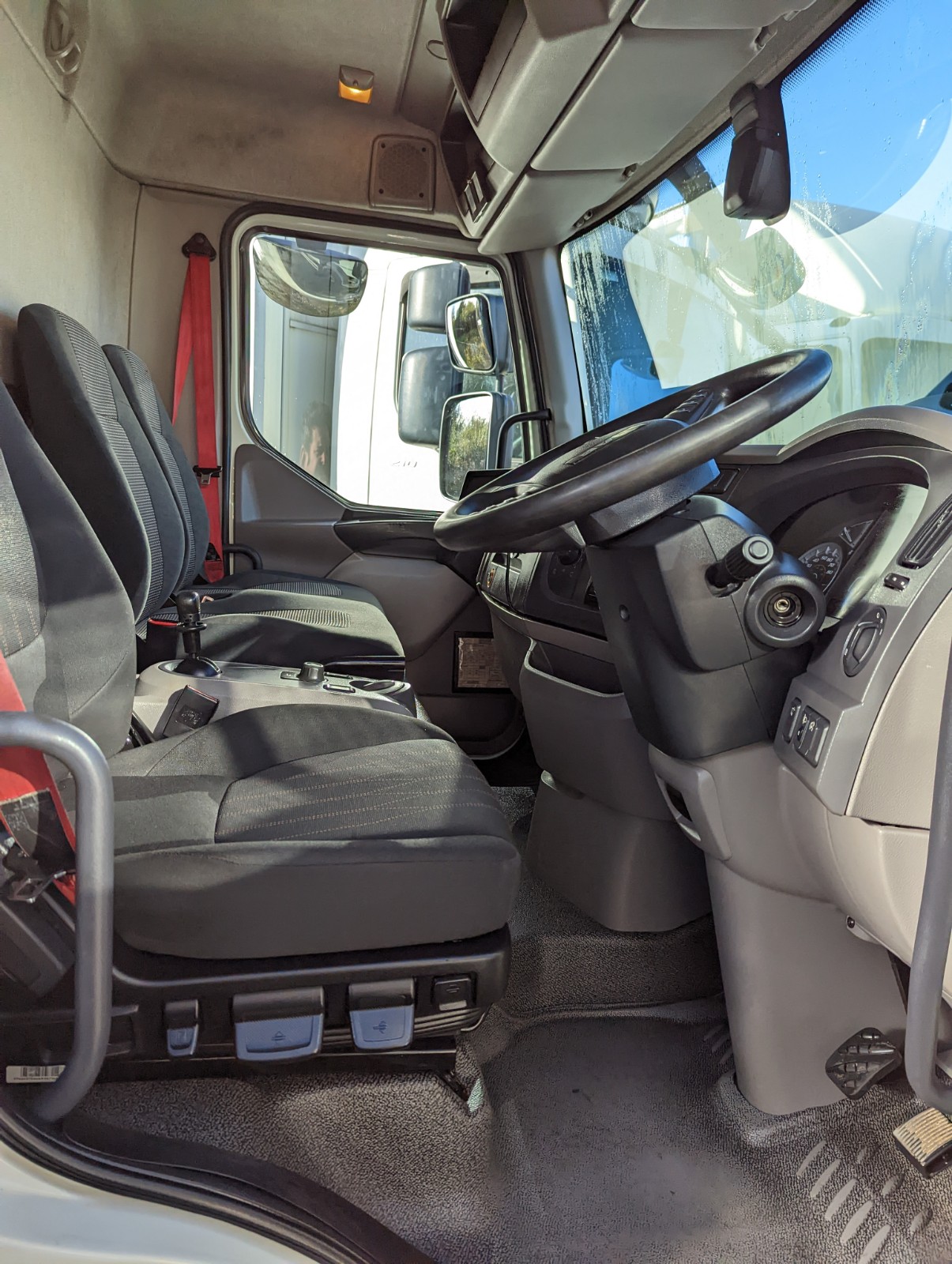 2018 DAF 7.5T with 24ft Flatbed - Used Trucks - Scaffolding Trucks ...